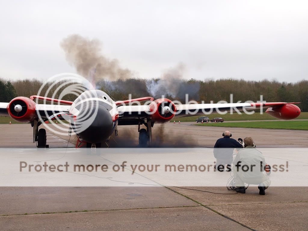 Canberra WT333 12-11-11 - UK Airshow Review Forums